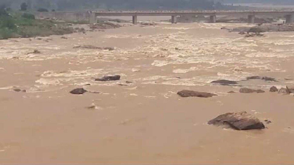 Damodar river getting dirty water getting poisoned due to chemical of ...