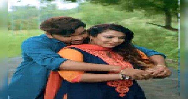 Gunjan Singh and Sweety Chhabra's 9mm Pistol romantic song Odhni Se ...