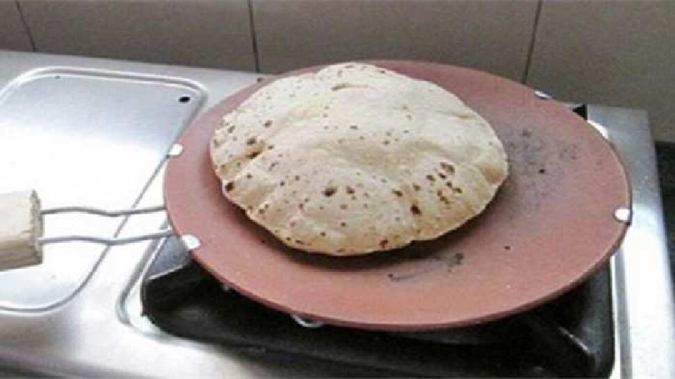 Vastu Tips: रोटी बनाने वाले तवे का भी है वास्‍तु से खास कनेक्‍शन, जानिए ...