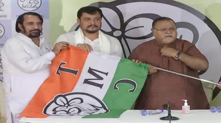 BJP MLA from Kaliaganj Soumen Roy joins TMC in presence Partha ...