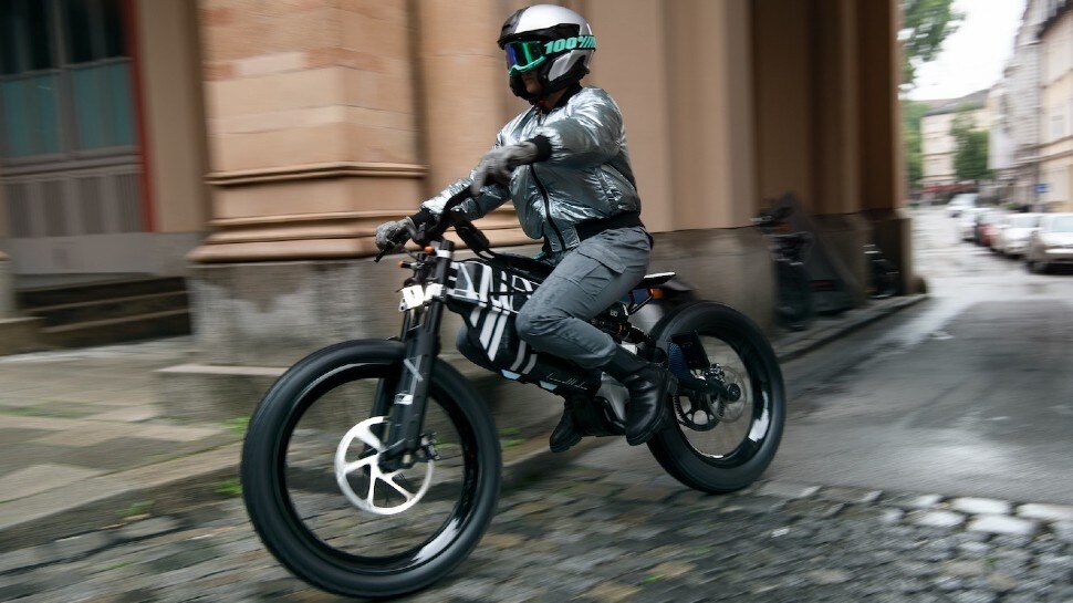 BMW unveils new electric cycle Vision Amby with 300 km range in single ...