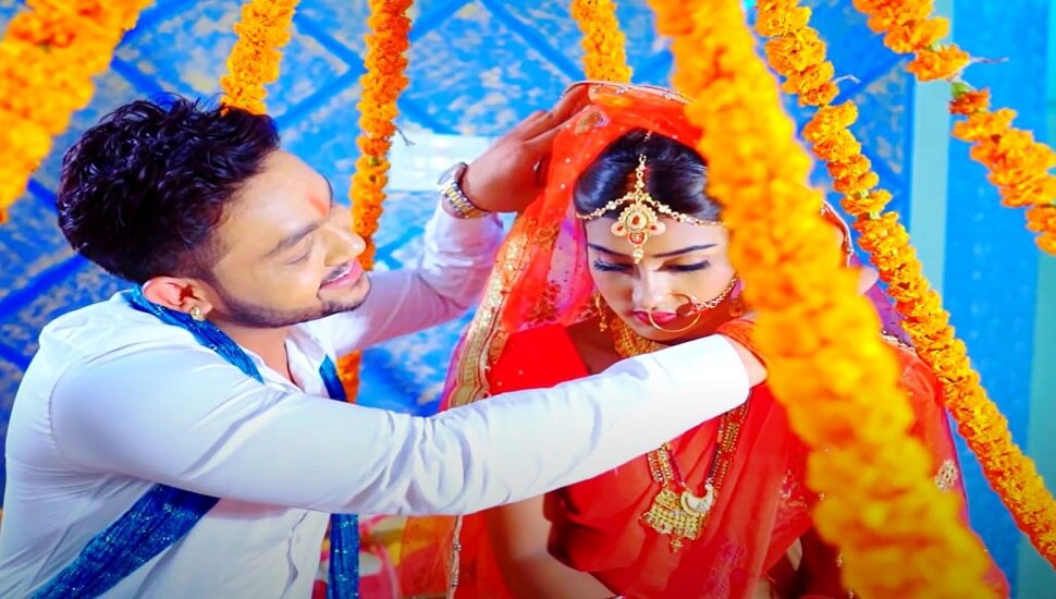 Have you seen this Bhojpuri song of Ankush Raja video is going Viral ...