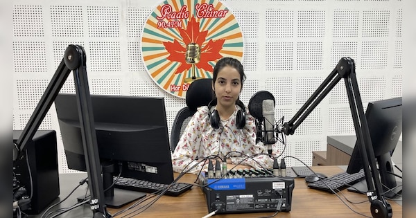 Youngest Female RJ of Kashmir Samaniya Bhat Radio Chinar | ये लड़की बनी ...