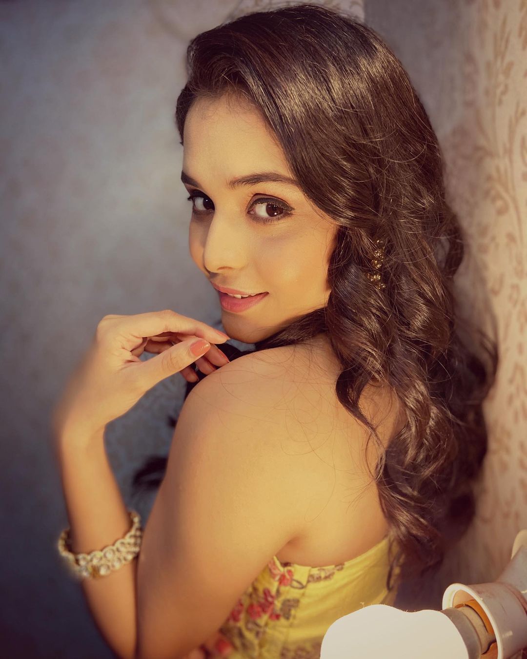 Anupama onscreen daughter pakhi aka muskan bamne is bold and glamorous ...