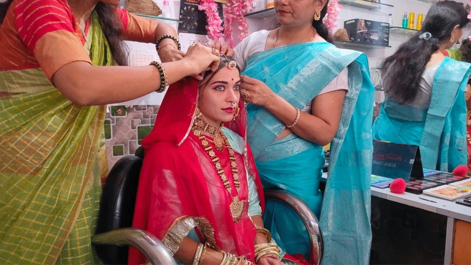 festival of Roop Chaturdashi Today indigenous and foreign women did ...