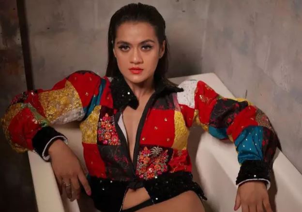 tmkoc fame aradhana sharma shares bold photos on diwali | ‘तारक मेहता ...