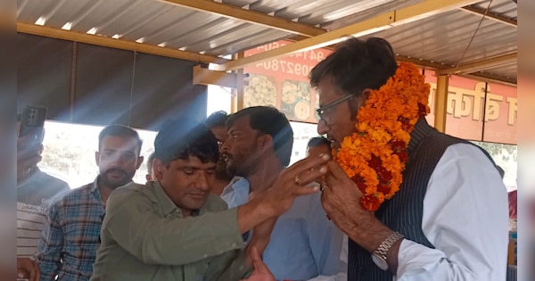 Deputy Leader of Opposition Rajendra Rathod interacted with workers ...