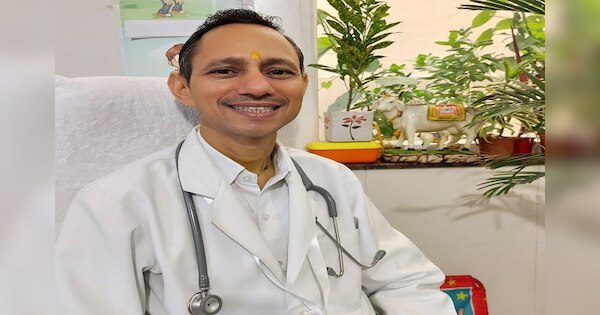 doctor manoj mittal eat cow dung now video viral | MBBS डॉक्टर को गोबर ...