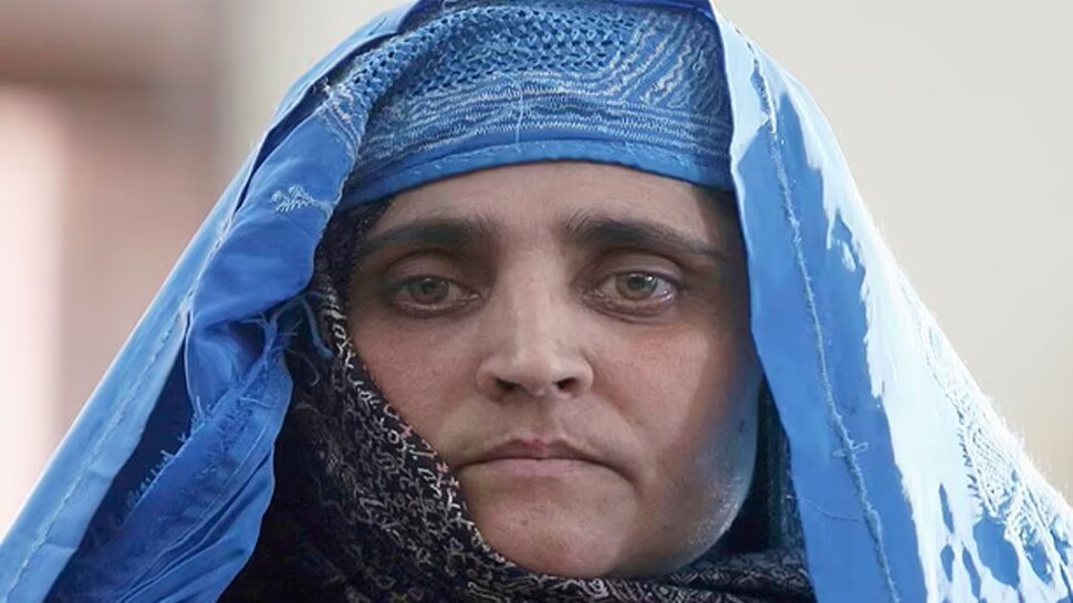 Afghan girl Sharbat Gula with the green eyes from iconic 1985 National ...