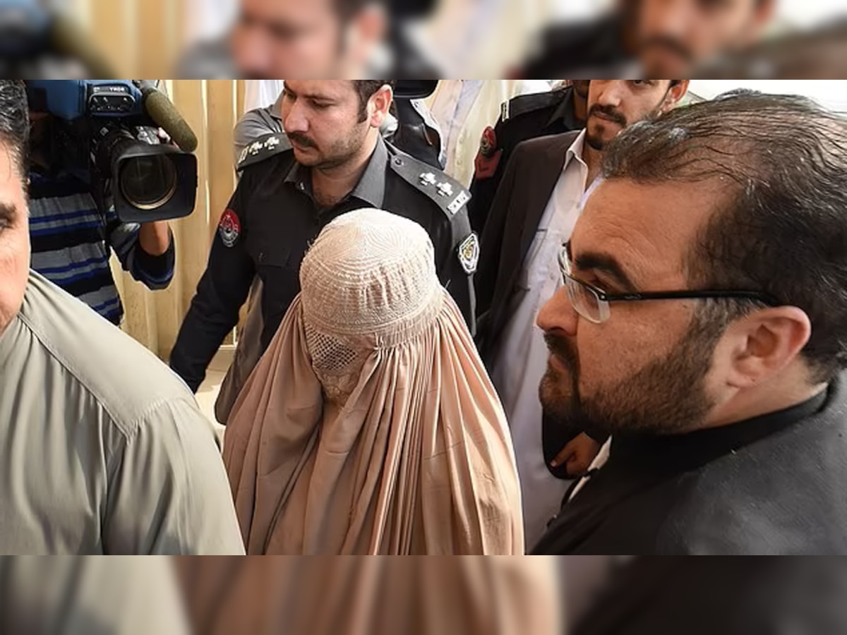 Afghan girl Sharbat Gula with the green eyes from iconic 1985 National ...