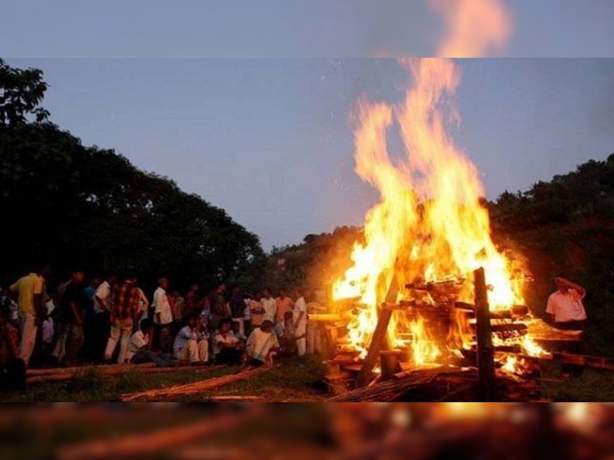 सपने में दिखे अर्थी या जलती चिता तो होता है खास मतलब, जानें इनका शुभ ...