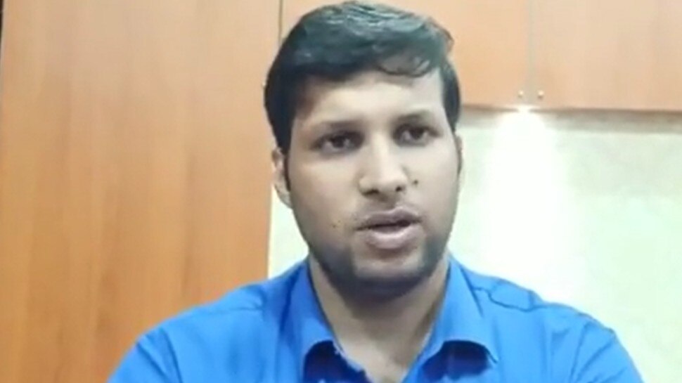 Rampur DM Ravindra Kumar Mander give Rs 50000 relief to families of Covid victims SPUP | रामपुर ...