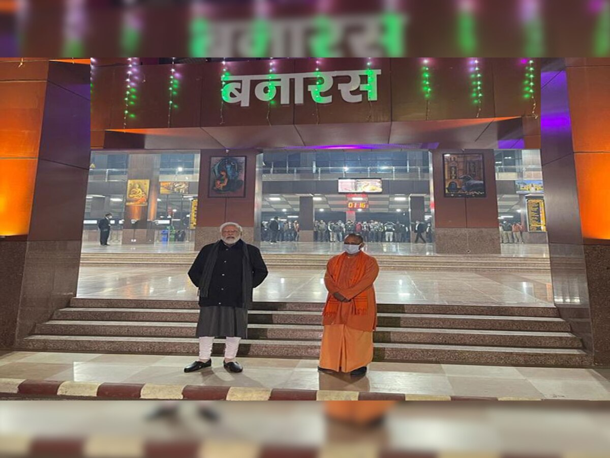 pm narendra modi sudden night visit at banaras railway station, wins ...