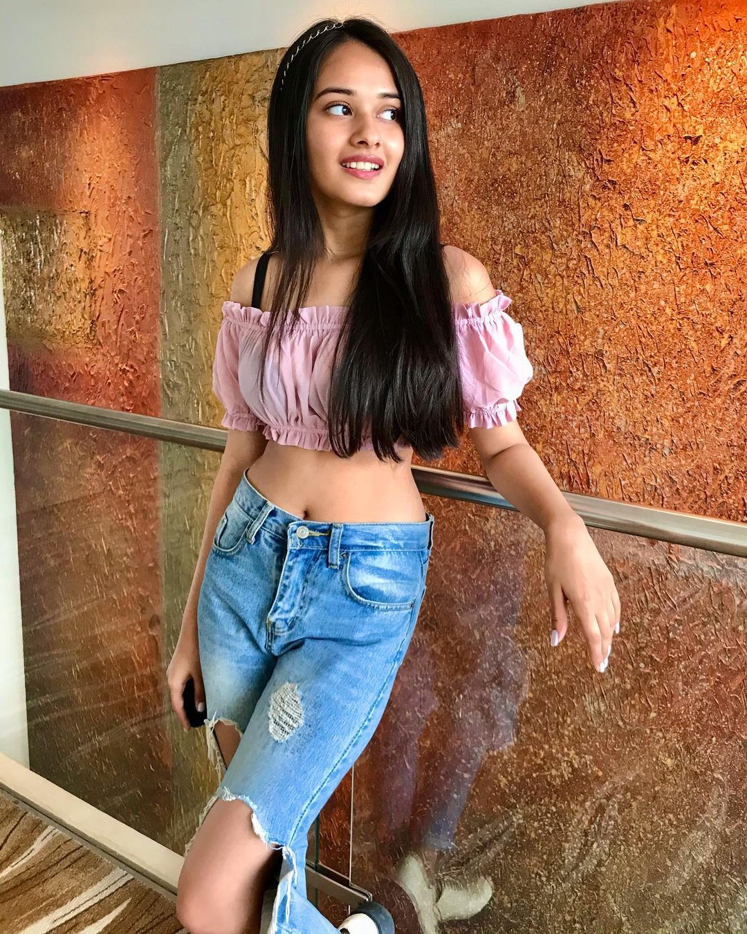 Meet Sushmita's on-screen daughter Virti Vaghani, Aarya 2 Girl bold in ...