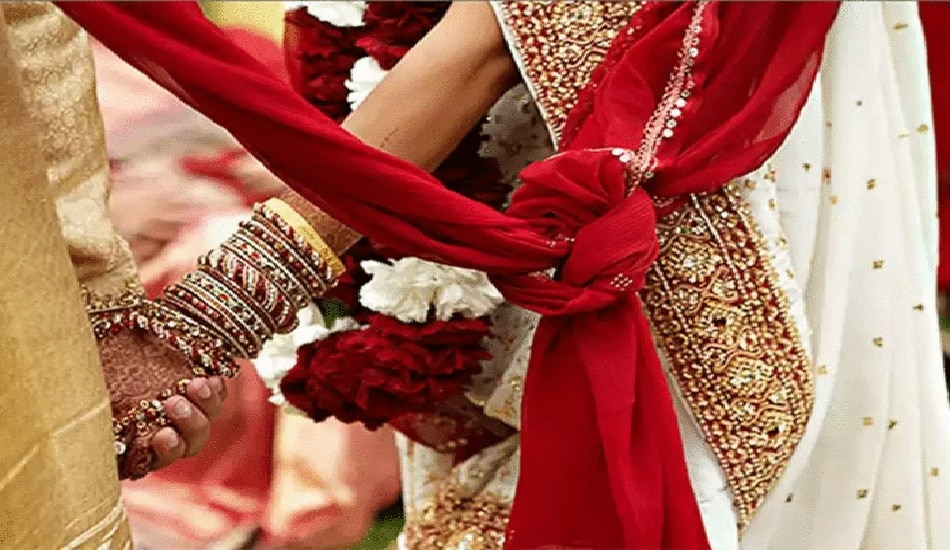 50's groom arrived with a procession for a 30-year-old bride|अजब प्रेम ...