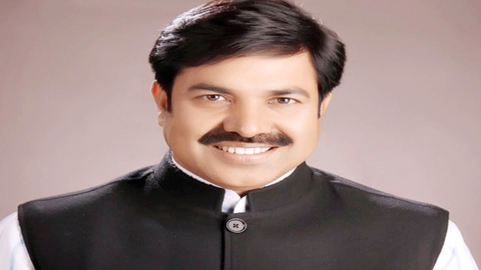 Yunus Khan gave an answer in gestures regarding who will ne next CM ...