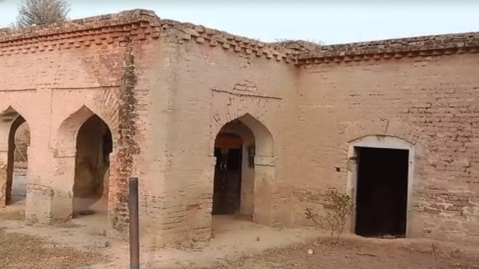 100 years old building built in British raj slowly becoming ruins ...