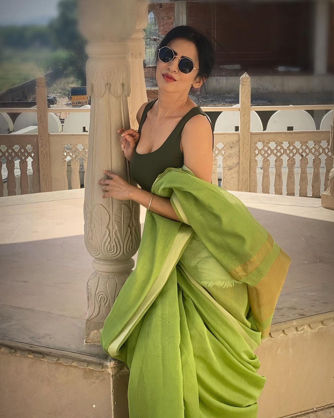 Aashram Web Series fame Parinita Seth Is Really Glamorous In Real Life ...