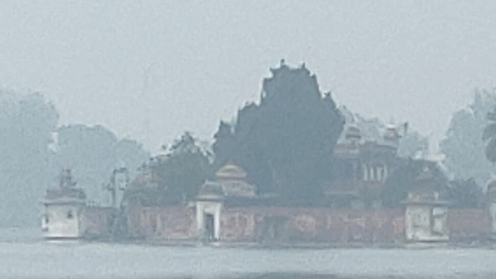 Kota Weather Update speed of vehicles stopped due to grip of dense fog ...