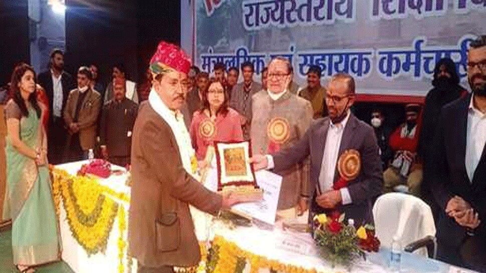 Education Minister BD Kalla visits Bikaner participates in local ...