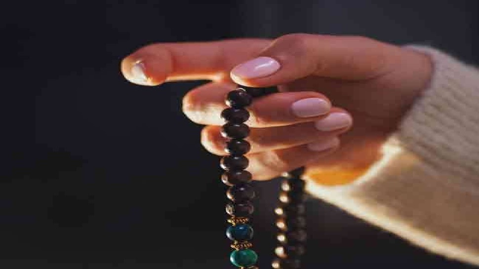 कभी सोचा है माला में 108 मनके ही क्‍यों होते हैं? बेहद खास है इसका गणित ...