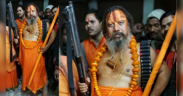 Photo Of Ayodhya Mahant Paramhans Acharya With Weapons Goes Viral