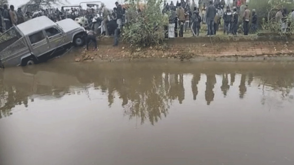 Accident happened on RD22 of Poogal branch canal Bolero fell into the ...