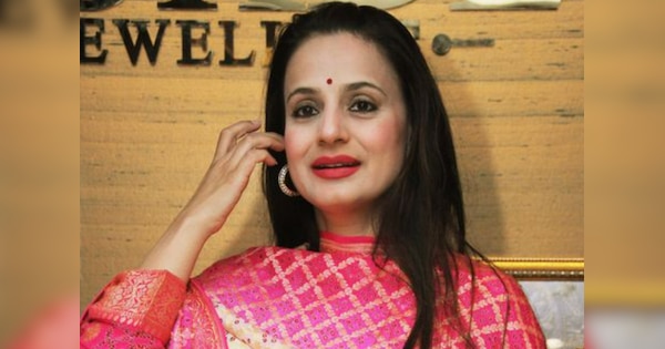 ameesha patel shares bold photo in open shirt cross all limits of ...