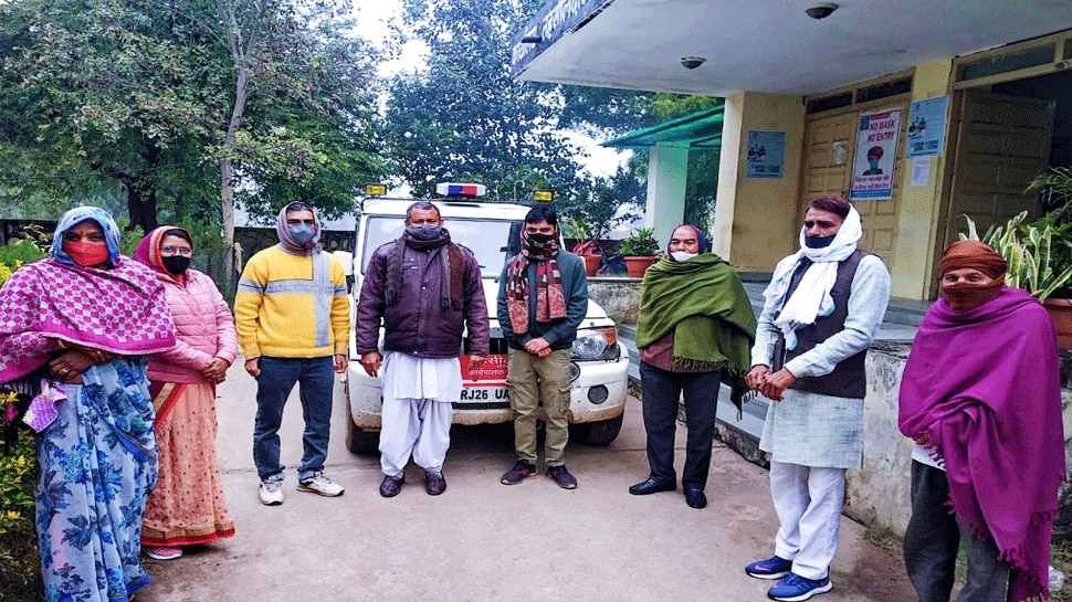 In DeoliUniyara BJP workers submitted a memorandum to Tehsildar ...