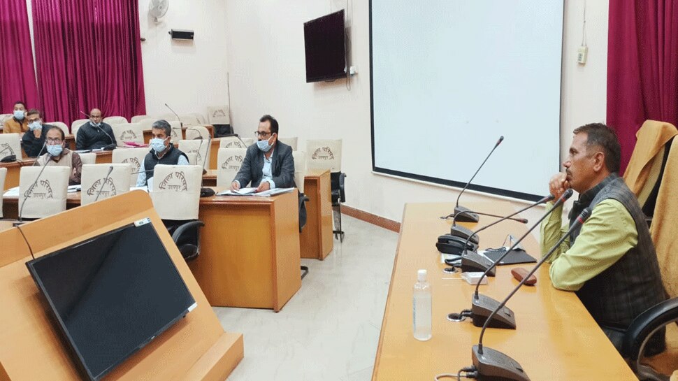 Udaipur District Collector in action mode on holiday took review ...