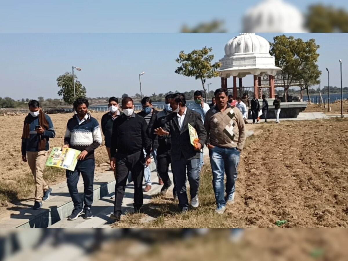 Salumbar District Collector reached Chavand discussed necessary ...