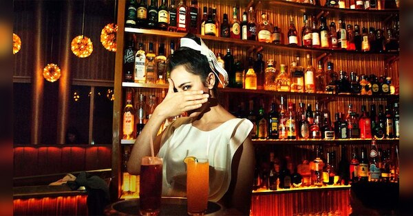 Sameer Wankhedes bar licence cancelled htzs | NCB के पूर्व अफसर समीर ...