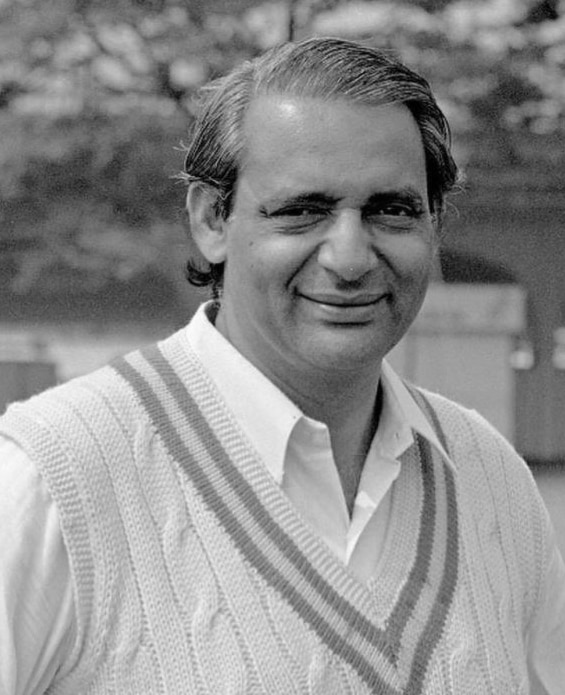 Lata Mangeshkar was fall in love with dungarpur maharaja and cricketer ...