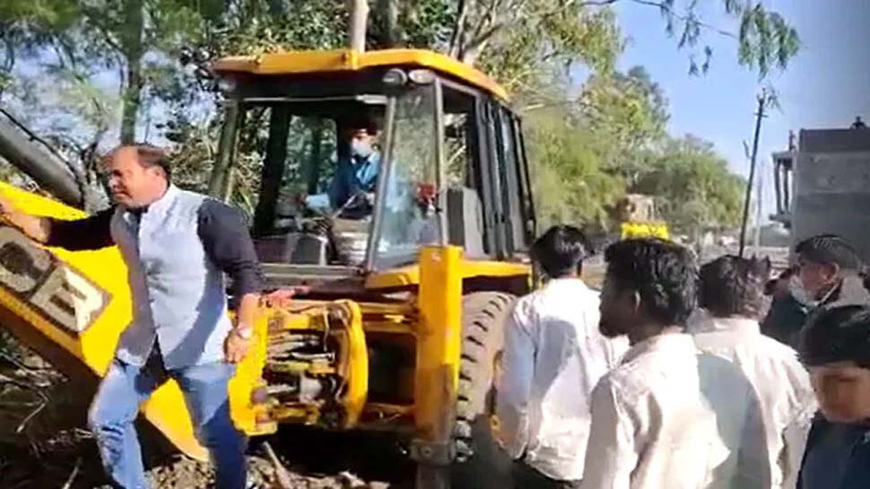 pachore tehsildar try to burn alive revenue officers protest ngmp ...