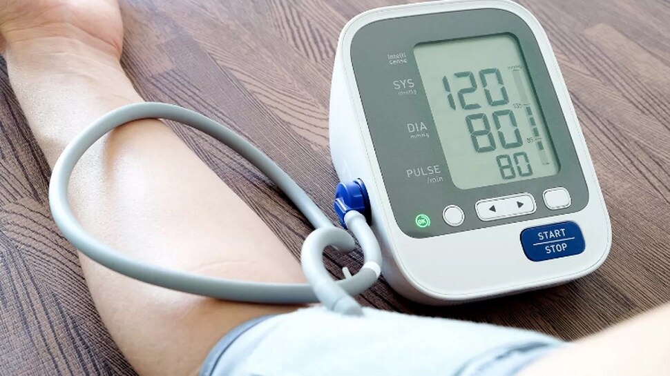 How To Check Blood Pressure At Home Janiye Bp Kaise Check Kare Samp 