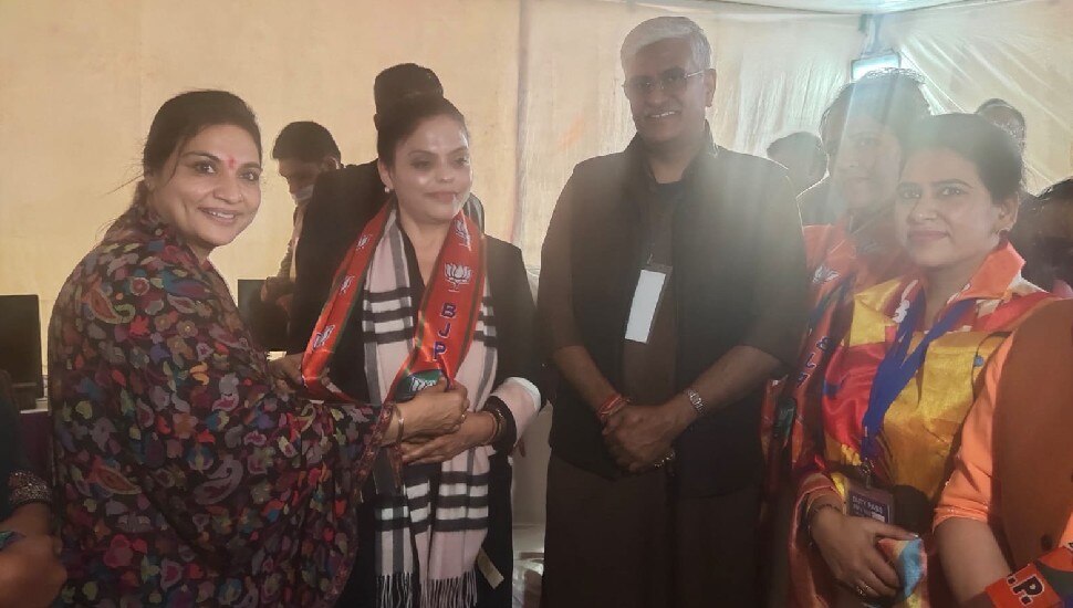 Punjab Women's Commission Chairperson Manisha Gulati joins BJP | ਪੰਜਾਬ ...