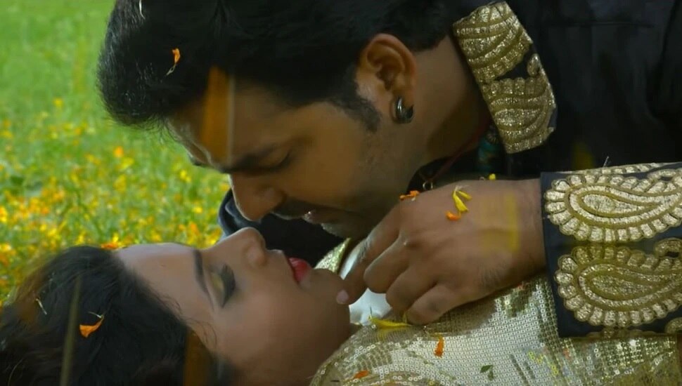 Pawan Singh Kavya singh Super Romantic Bhojpuri song Othawa Madh Ke Gagariya Viral | पवन सिंह ने ...