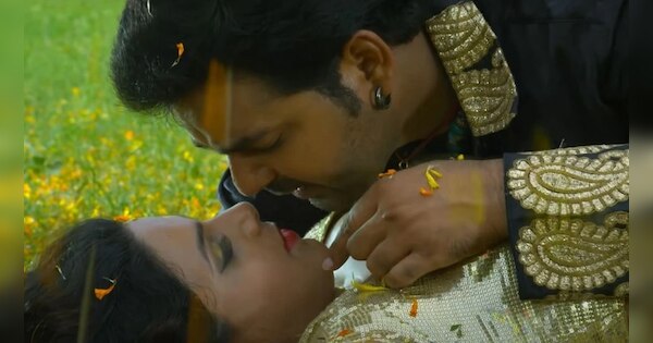 Pawan Singh Kavya singh Super Romantic Bhojpuri song Othawa Madh Ke Gagariya Viral | पवन सिंह ने ...
