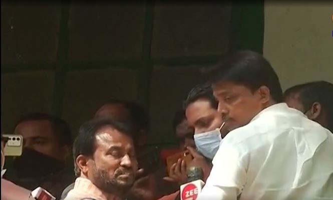 RJD Leader shyam rajak cry after cbi court sentenced lalu yadav 5 year ...