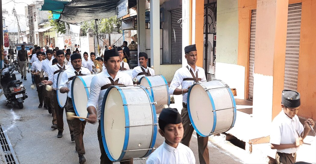 Ghosh movement of RSS on Mahashivratri welcomed with flowers from place ...
