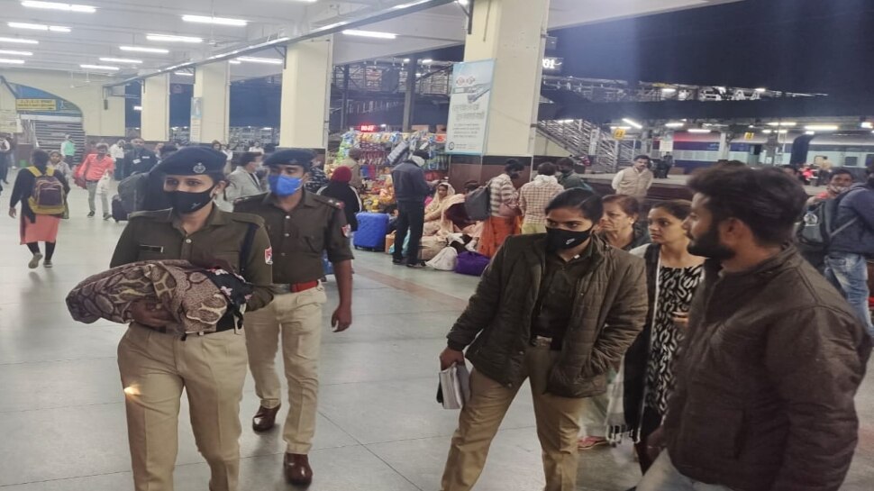 child birth in train woman gave birth to child in sampark kranti rail ...