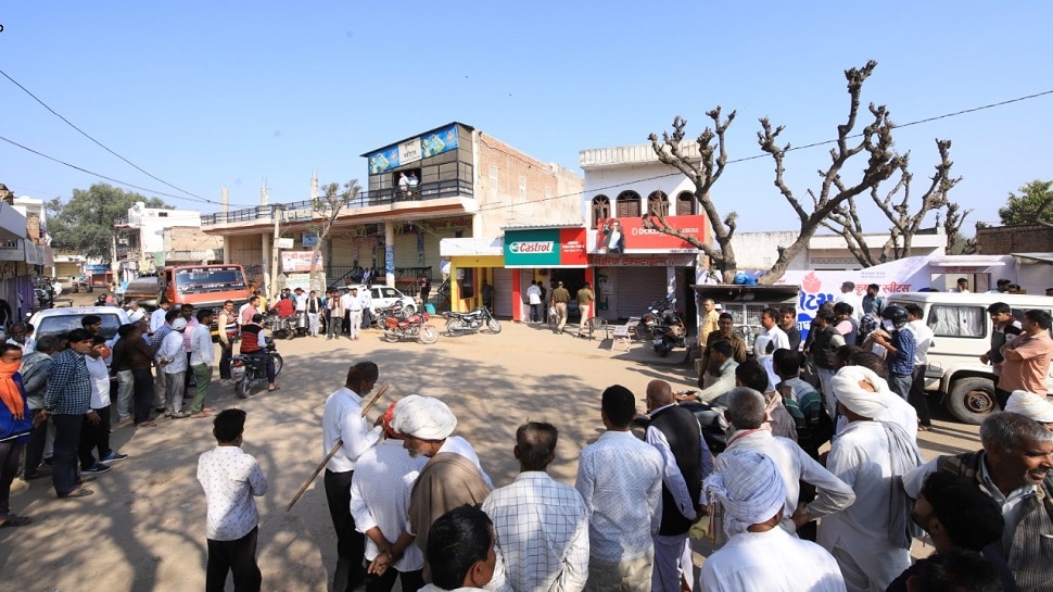 Asked for money by firing on shopkeeper in Bagru traders expressed ...