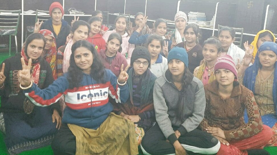 Dholpur Women of Smart Village Dhanora are not even behind they also ...