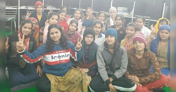 Dholpur Women of Smart Village Dhanora are not even behind they also ...