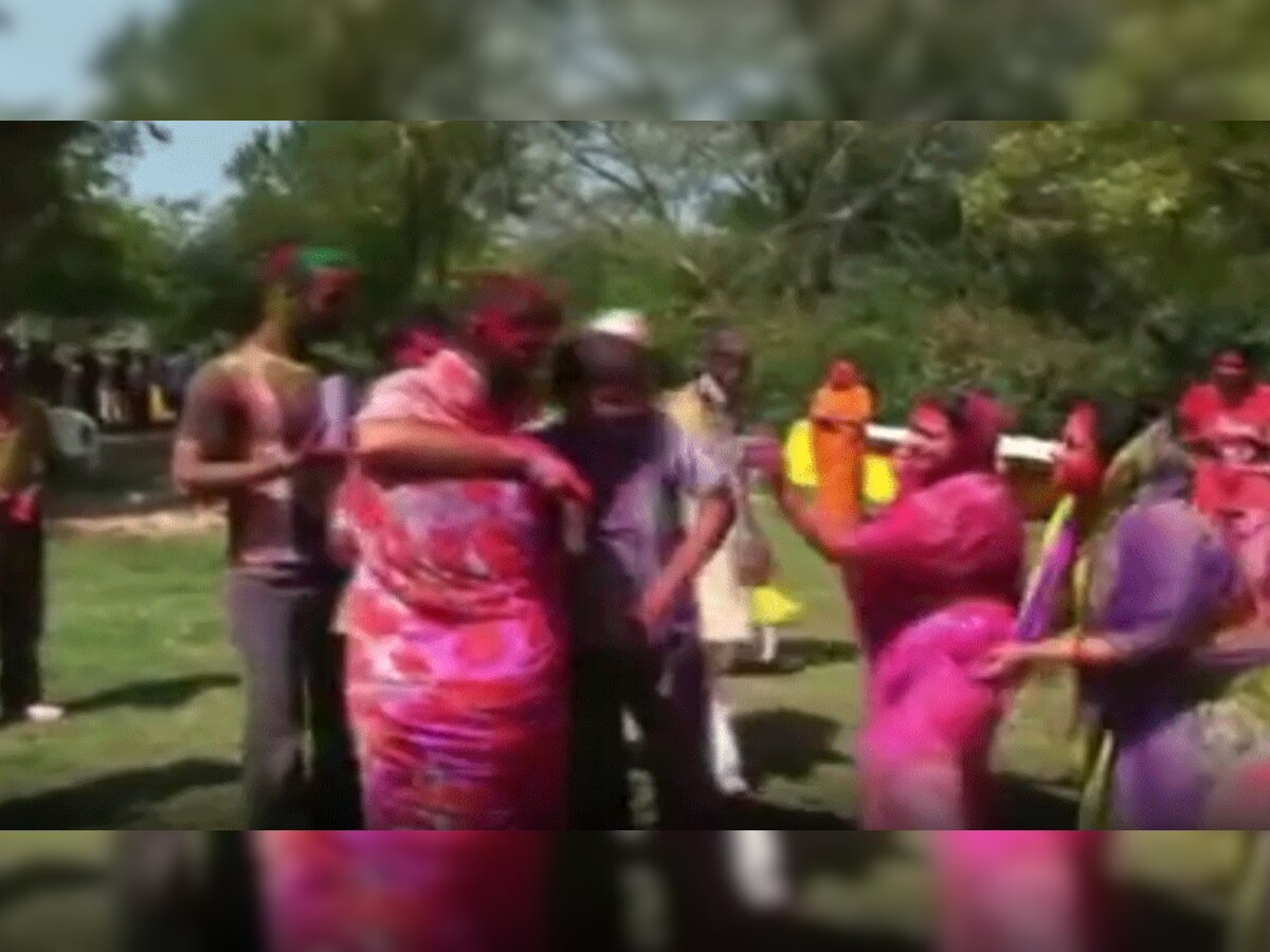 Kodamar Holi is played in place of colors in this royal family of Kota ...