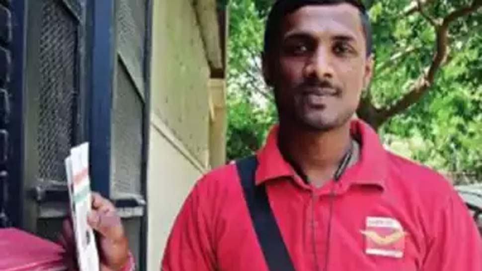 Bengaluru postman top in BA exam know his motivational story | खत ...