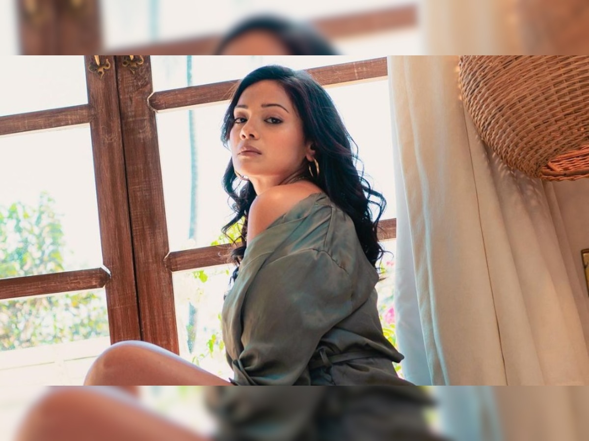 Megha Gupta open white shirt button front of camera and gives killer ...