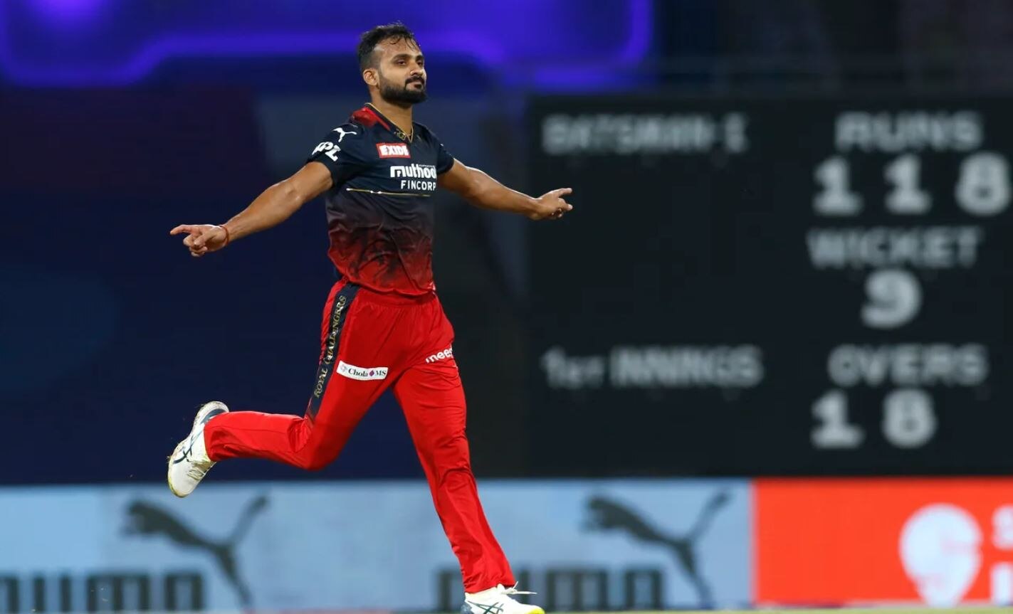 IPL 2022 Akash Deep RCB bowler KKR Team Kolkata Knight Riders vs Royal ...