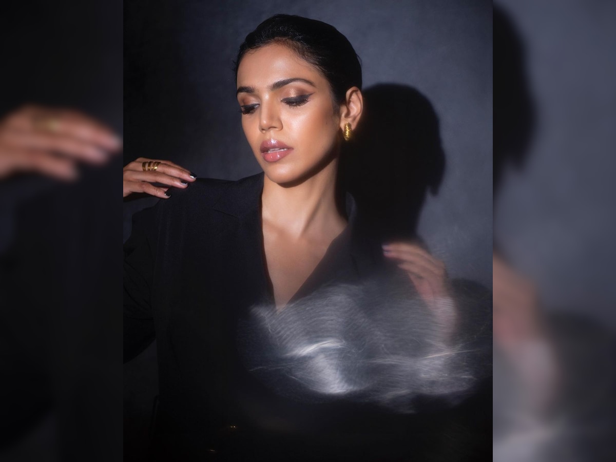 Mirzapur Sweety Gupta aka Shriya Pilgaonka looks hot and glamorous in ...