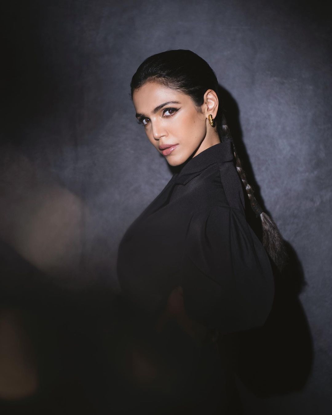 Mirzapur Sweety Gupta aka Shriya Pilgaonka looks hot and glamorous in ...